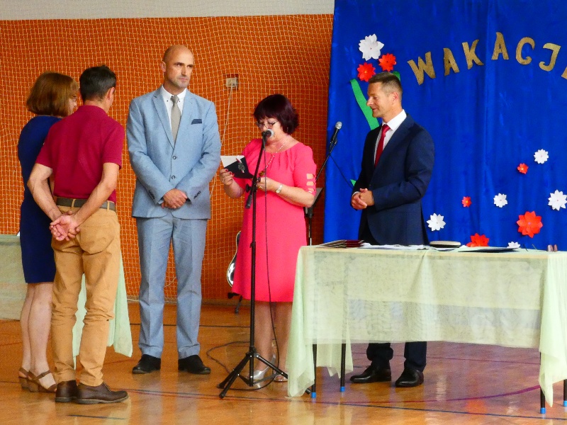 Zakończenie roku szkolnego Absolwenci Szkoły Podstawowej im Ignacego Łukasiewicza Gimnazjum